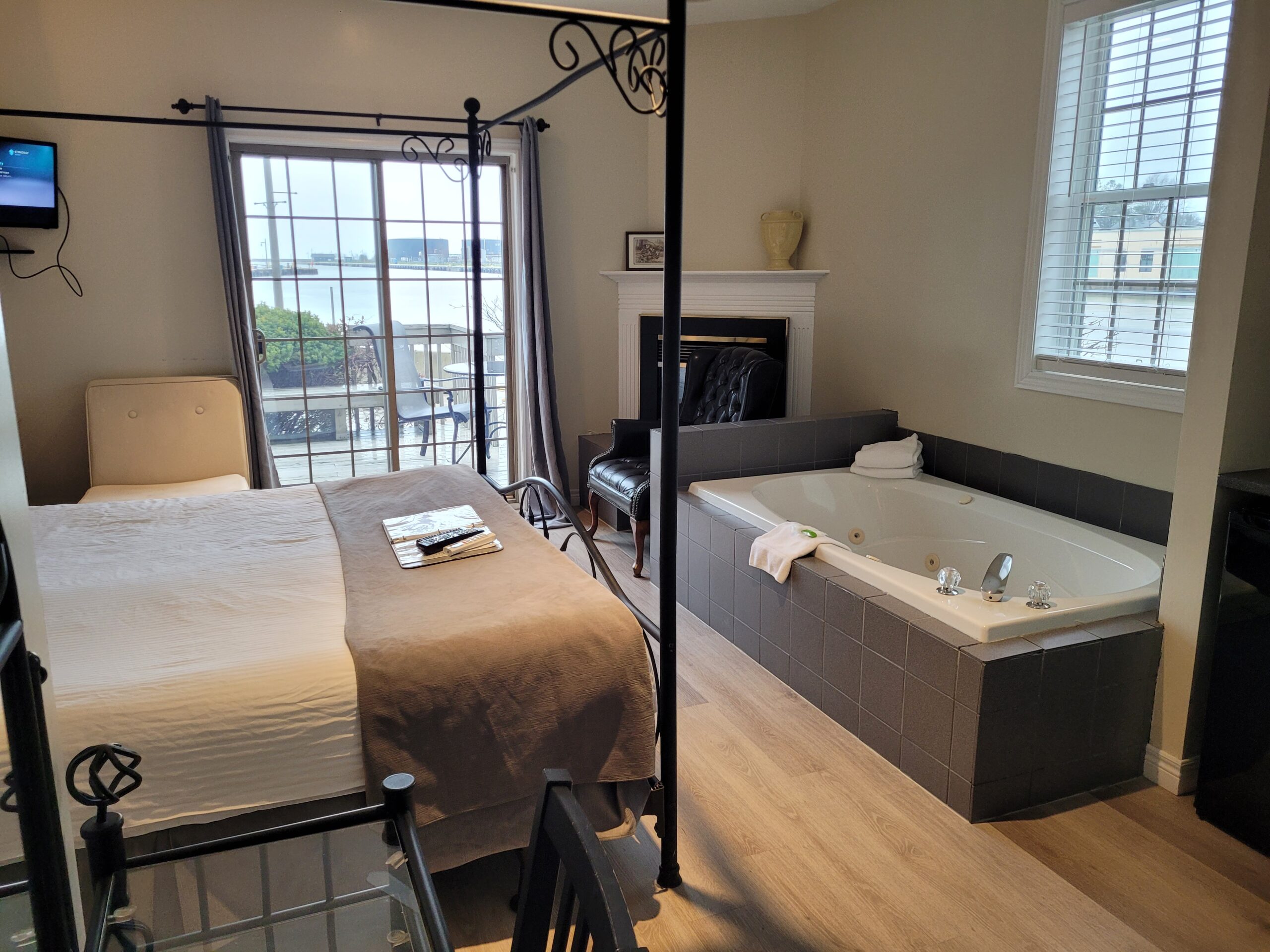 Main Inn #4 - Inn On The Harbour